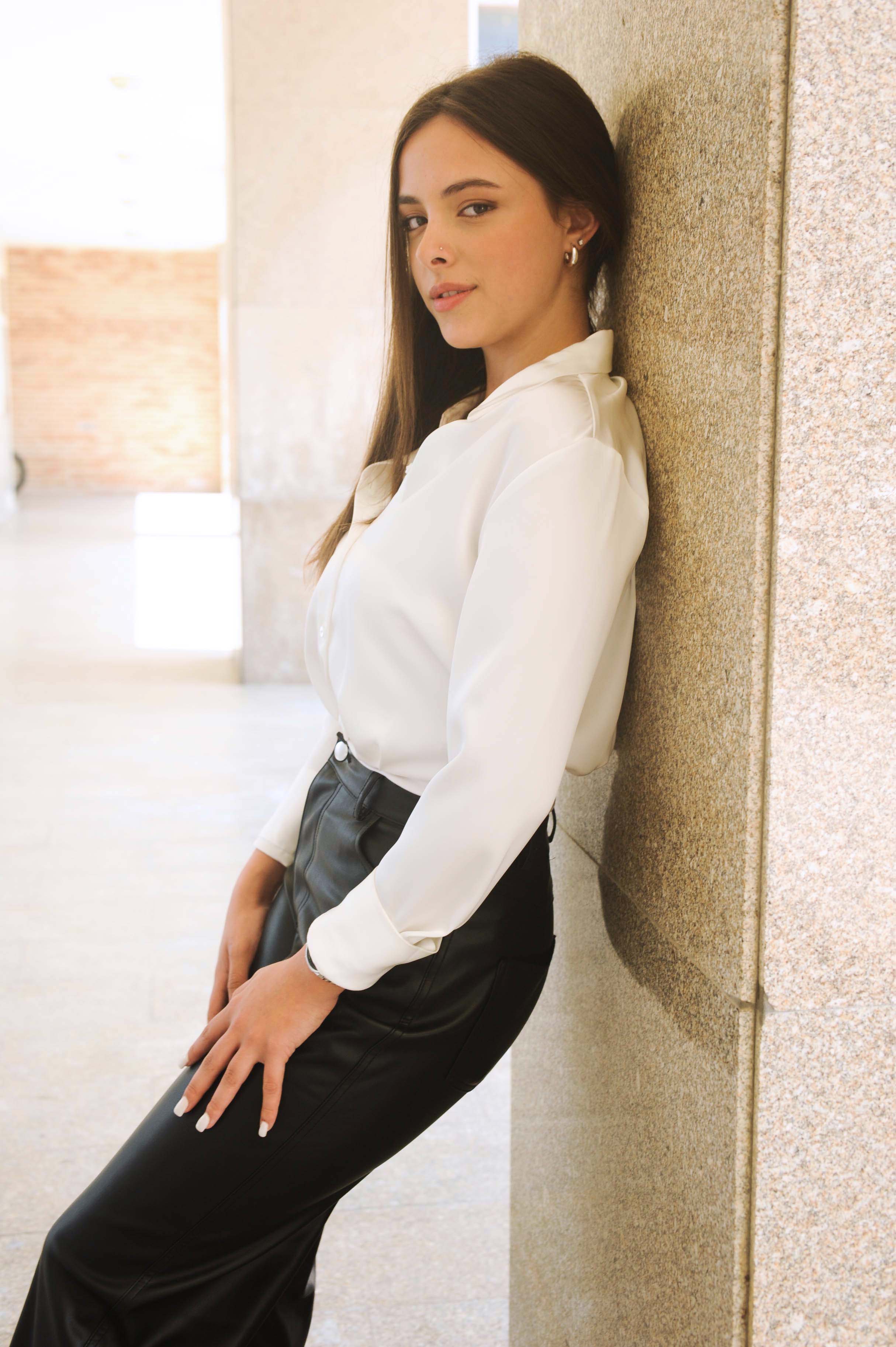 Eliana Pinto – Act in Model