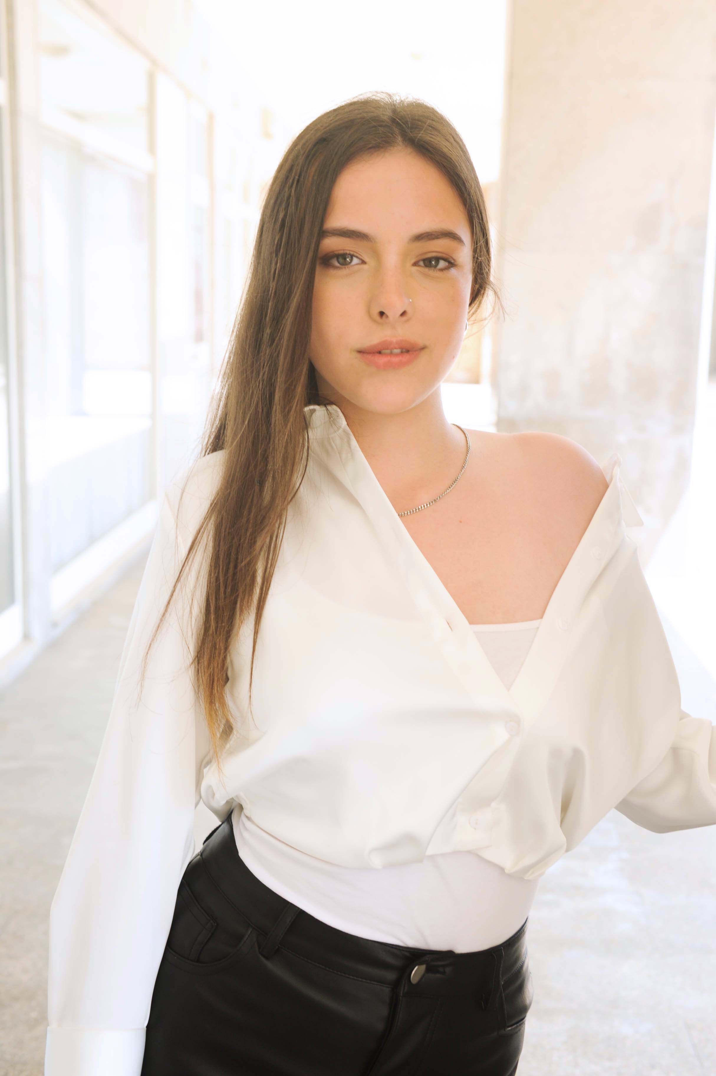 Eliana Pinto – Act in Model